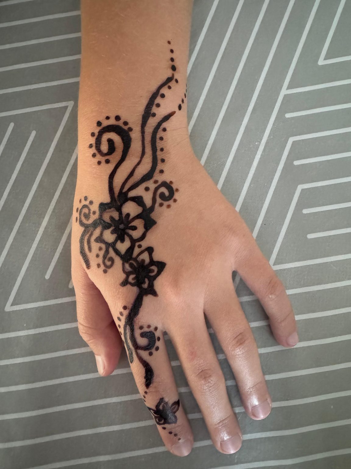Henna-Tattoo Workshop im Quax: Coole Körper-Kunst zum ausprobieren ...